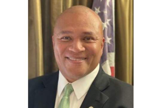 Edmonds Police Chief Candidate sues, saying racism cost him job | Bloom ...